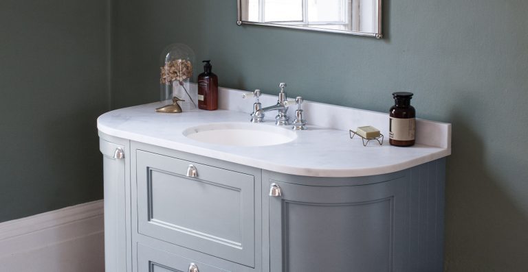 Contour 600 Unit 2 Door Gloss White & Basin 2nds Item | Total Bathrooms